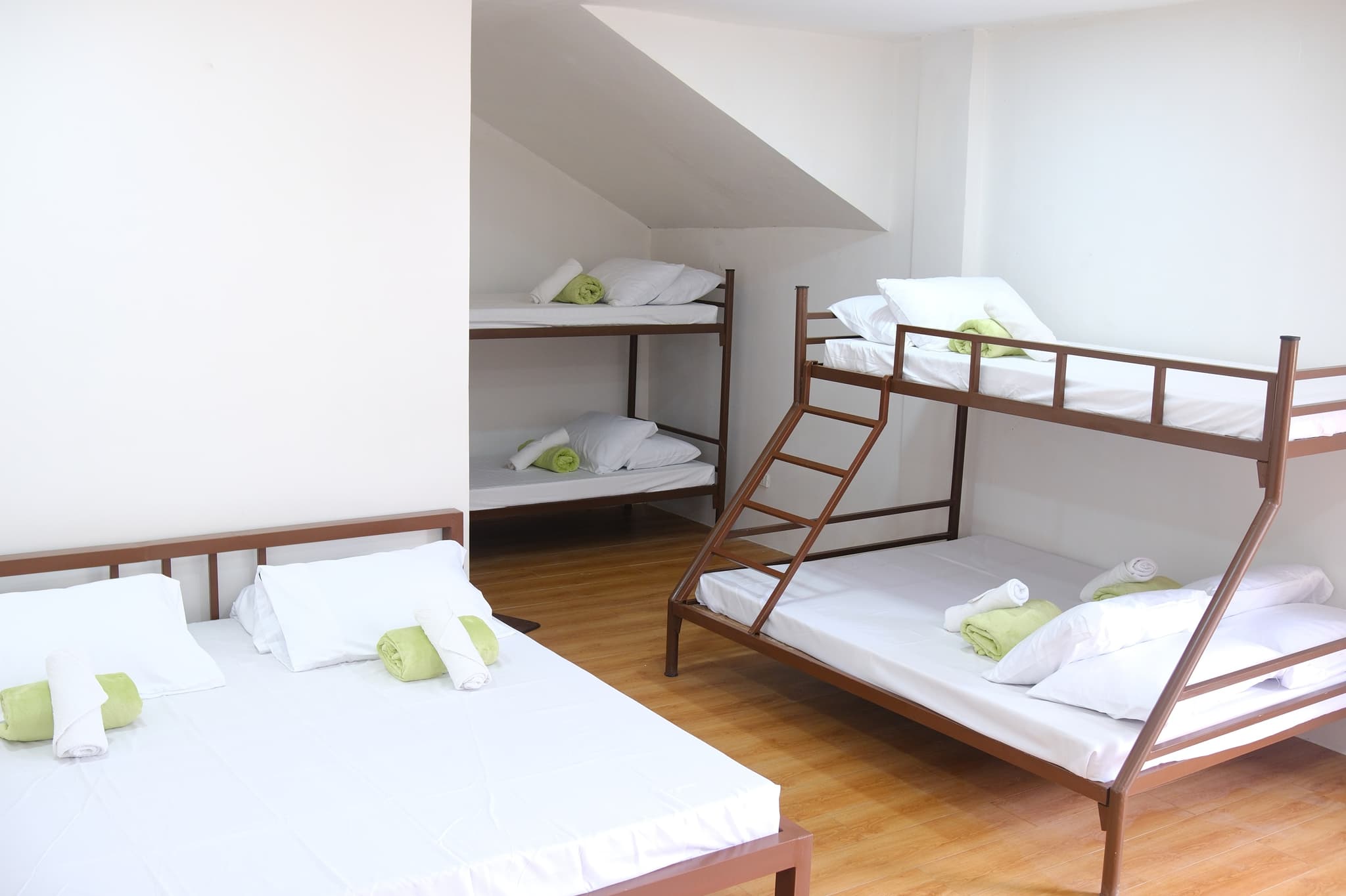 Campuestohan - ROOSTER 4PAX